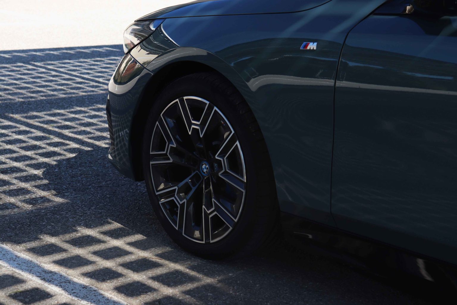BMWi i5 eDrive40 Touring im Test: Premium-Kombi als Wolf im Schafspelz