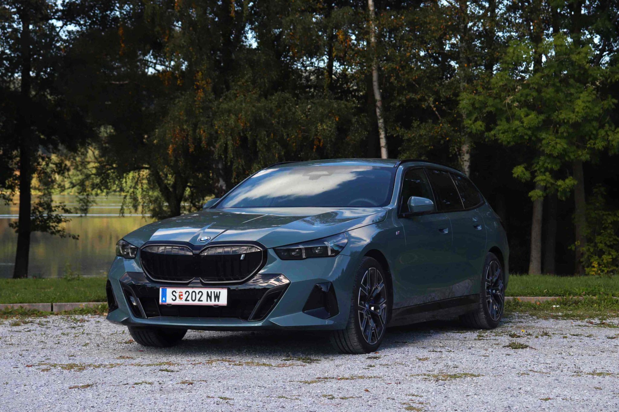 BMWi i5 eDrive40 Touring im Test: Premium-Kombi als Wolf im Schafspelz
