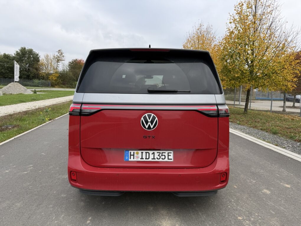 Volkswagen ID. Buzz GTX LWB im Test: Mehr Platz, mehr Power, mehr ...
